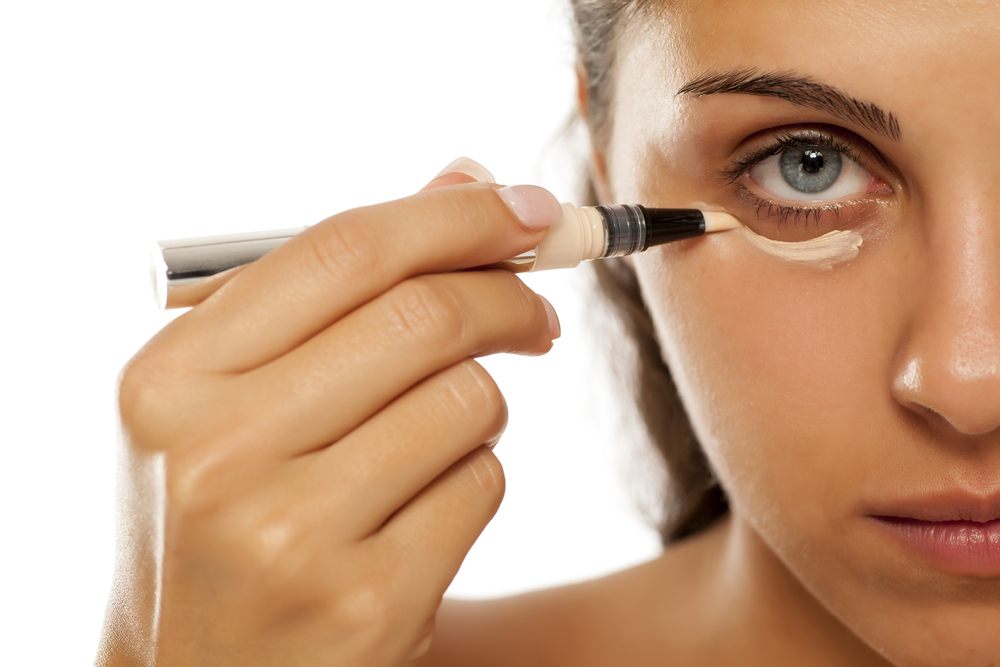 Comment faire disparaitre des cernes bleus grâce au maquillage ? - Le ...