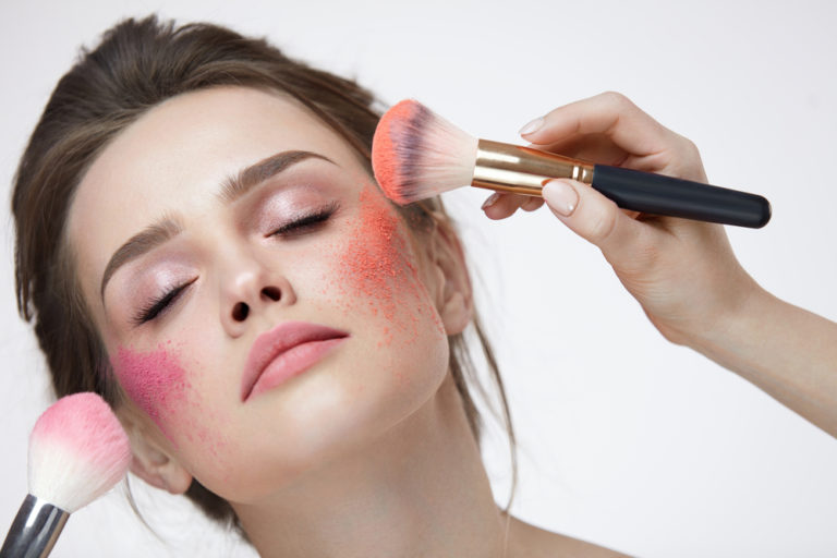 Comment bien choisir son blush ? - Le Mag Beauté
